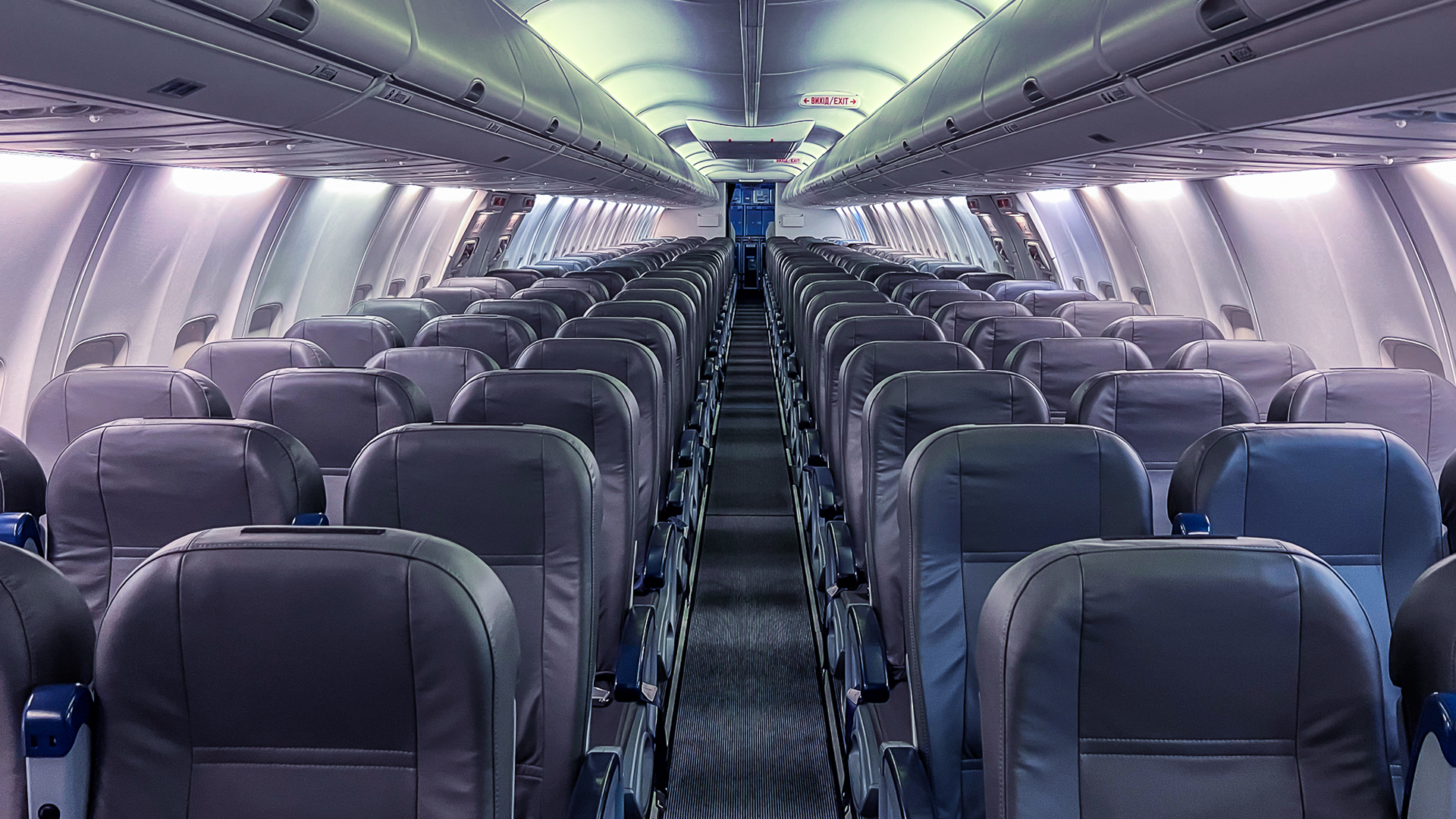 Boeing 737-800 (LY-AVN) – Klasjet ACMI