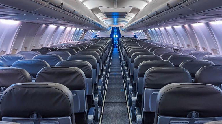 Boeing 737-800 (LY-AVN) – Klasjet ACMI